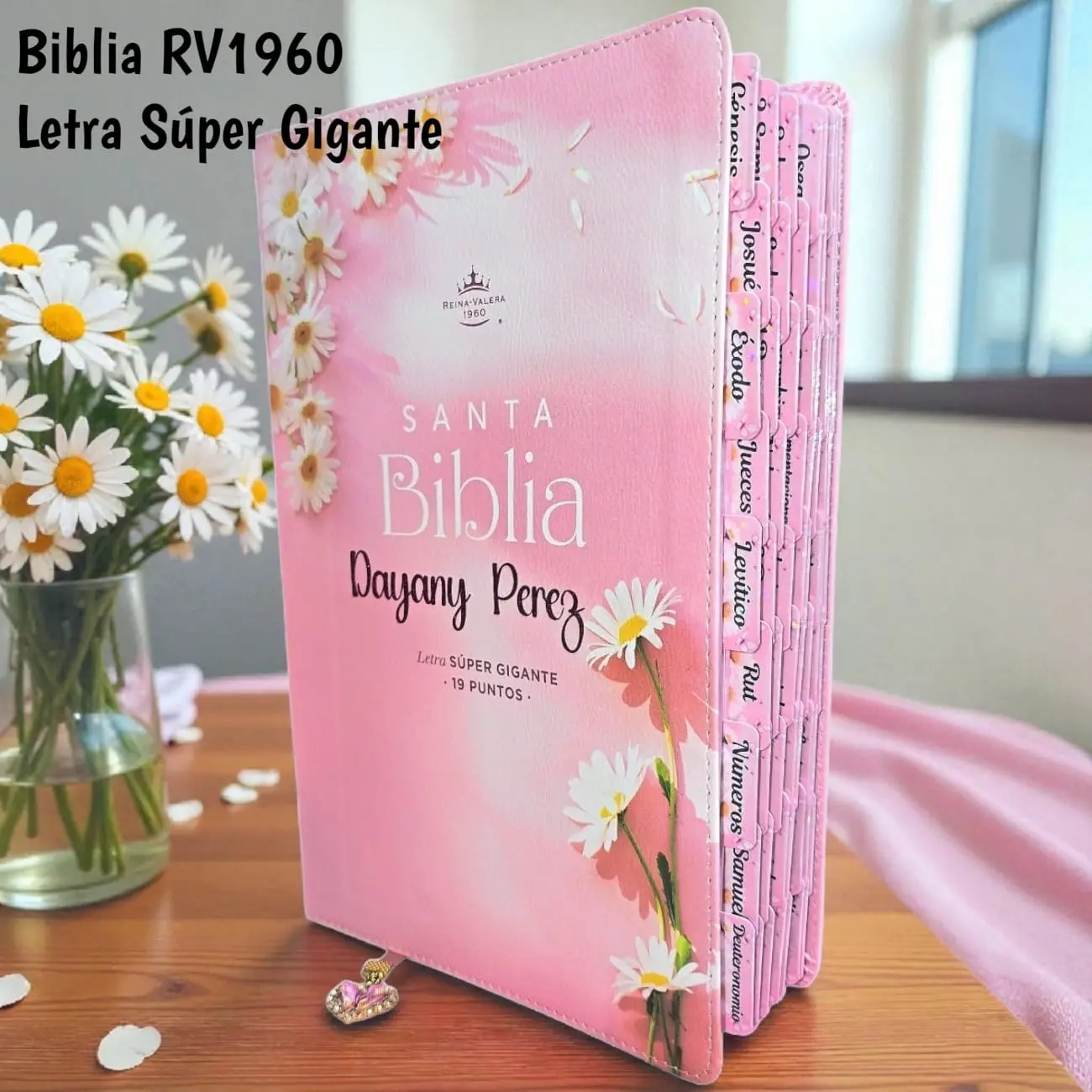 Biblia Personalizada Rosada Margaritas – Letra Super Gigante 19 Puntos ...